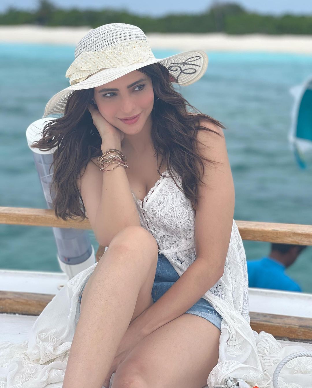 Aamna Sharif Makes Jaws Drop With Stylish Beach Outfits During Maldives Vacation, See The Diva's ...