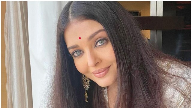 Aishwarya Rai Bachchan Posts Gorgeous Insta Pics, Fan Asks, 'Are You Planning to Kill Us?' - News18