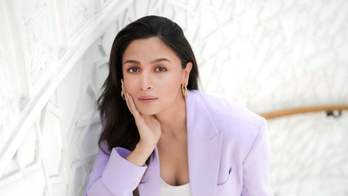 Alia Bhatt Feels 'Grateful and Honoured' on Receiving Smita Patil ...