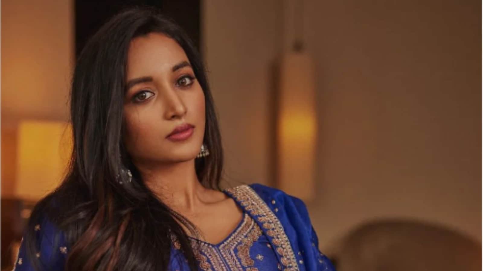 KGF Actress Srinidhi Shetty Looks Sizzling In Royal Blue Lehenga, See ...