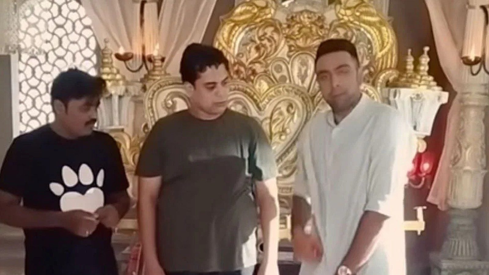 Ravichandran Ashwin's Master Class Reel on "How to Shine a Cricket Ball ...