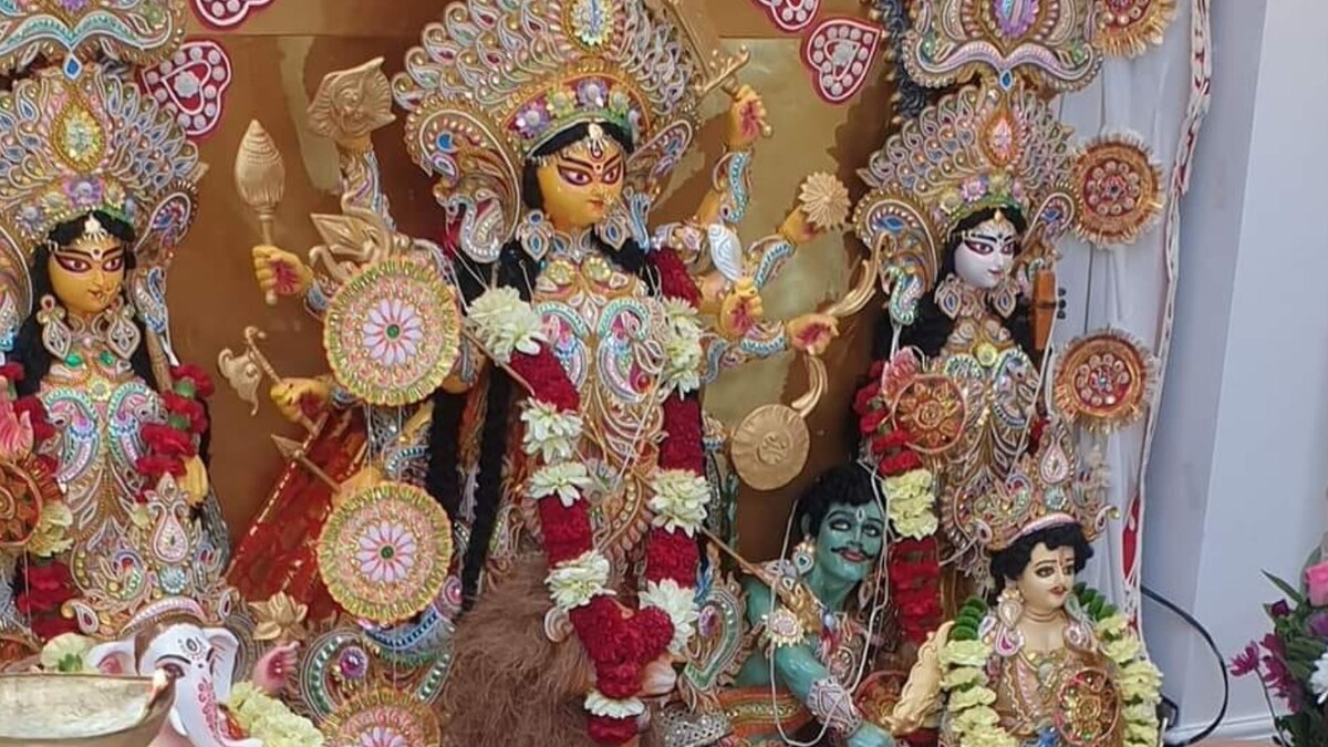 Famous 'Barir' Durga Pujo in London, with Idol from Kumortuli, Beats ...