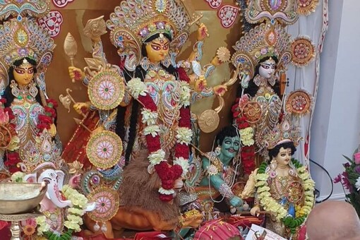 Famous 'Barir' Durga Pujo in London, with Idol from Kumortuli, Beats ...