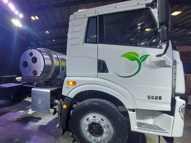 Blue Energy Motors Launches India’s First LNG-fuelled Truck, Range up ...