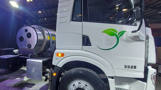 Blue Energy Motors Launches India’s First LNG-fuelled Truck, Range up ...