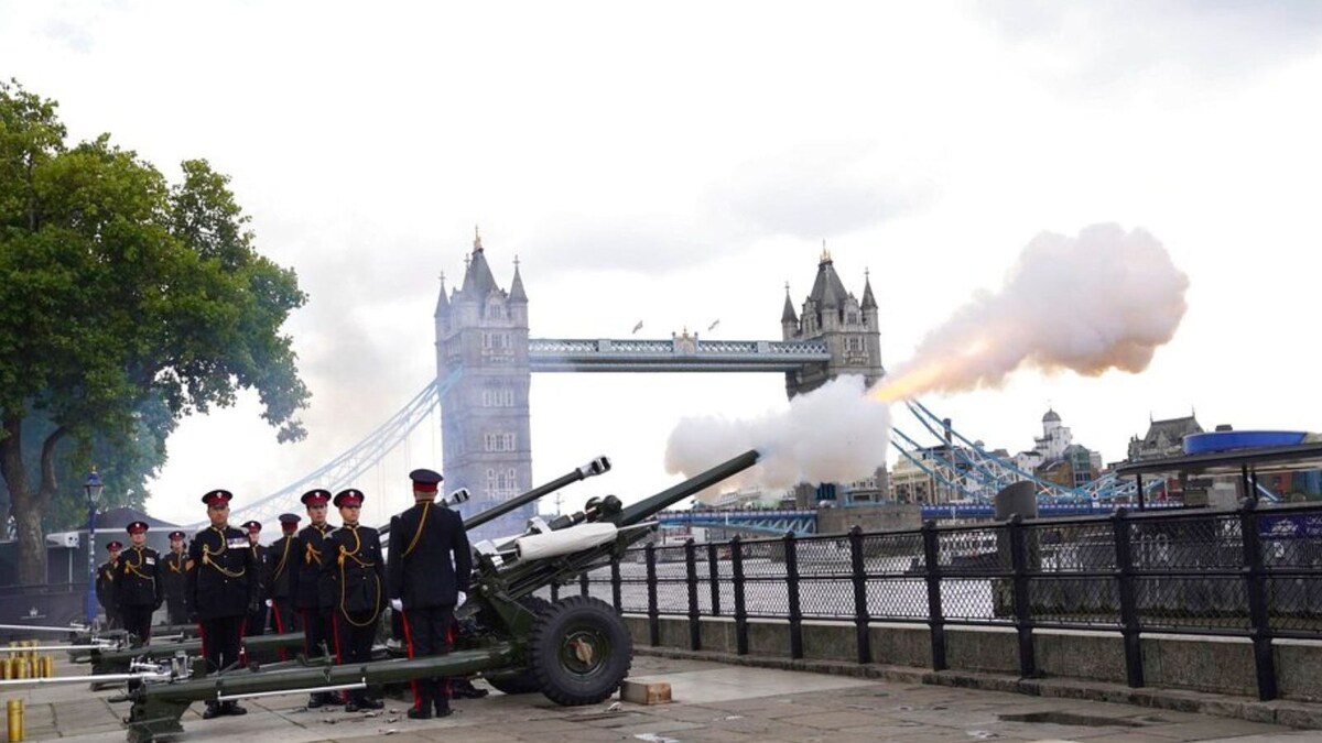 Ceremonial 96-gun Salutes Fired Across UK in Memory of Queen Elizabeth ...