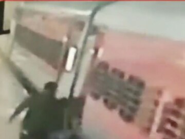 WATCH: Courageous RPF Officers Rescue Man Who Fell Between Moving Train ...