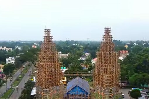 Malaysia Twin Tower-themed Pandal is a Crowd Puller in West Bengal's ...