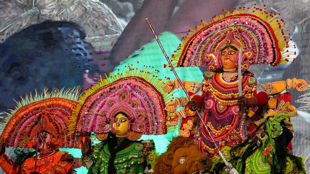 Kolkata Durga Puja Club's English 'Chandipath' Leaves Internet ...