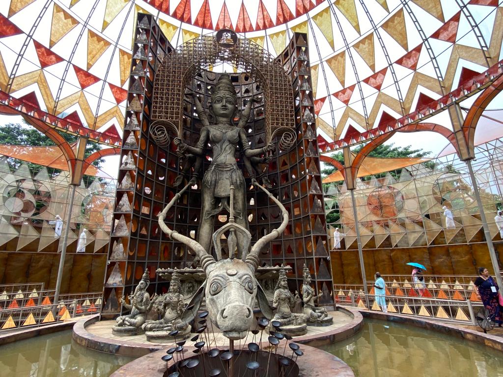 This Durga Puja Pandal in North Kolkata is Set by the ‘Motion of Human ...