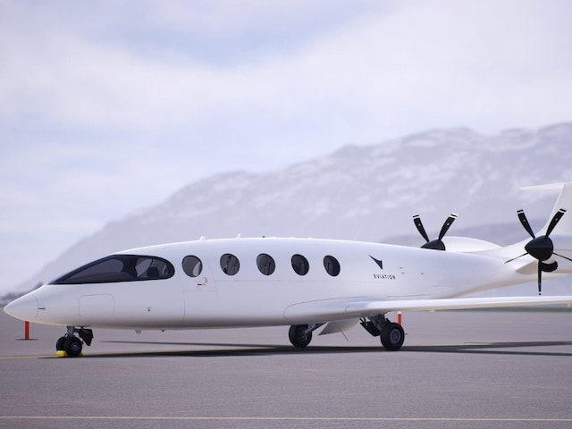 World's First All-Electric Airplane Completes First Flight, Details ...