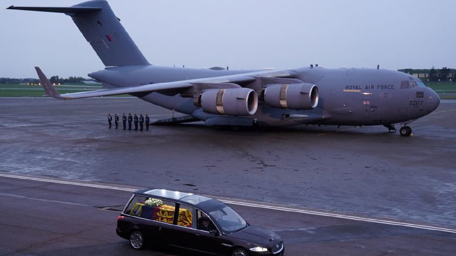 Queen Elizabeth's Final Trip Most Tracked Flight in World History ...