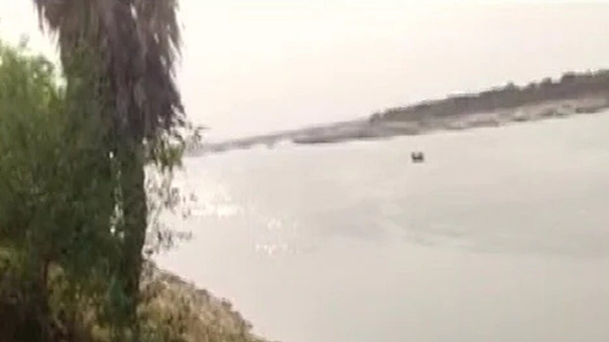 7 Including 5 Children Die After Boat Capsizes in River Ganga in UP's ...