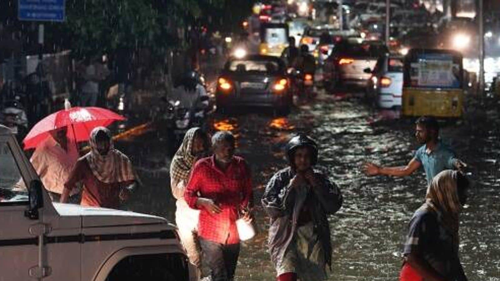 Hyderabad Inundated After Record Rain, Braces for More Showers; Yellow ...