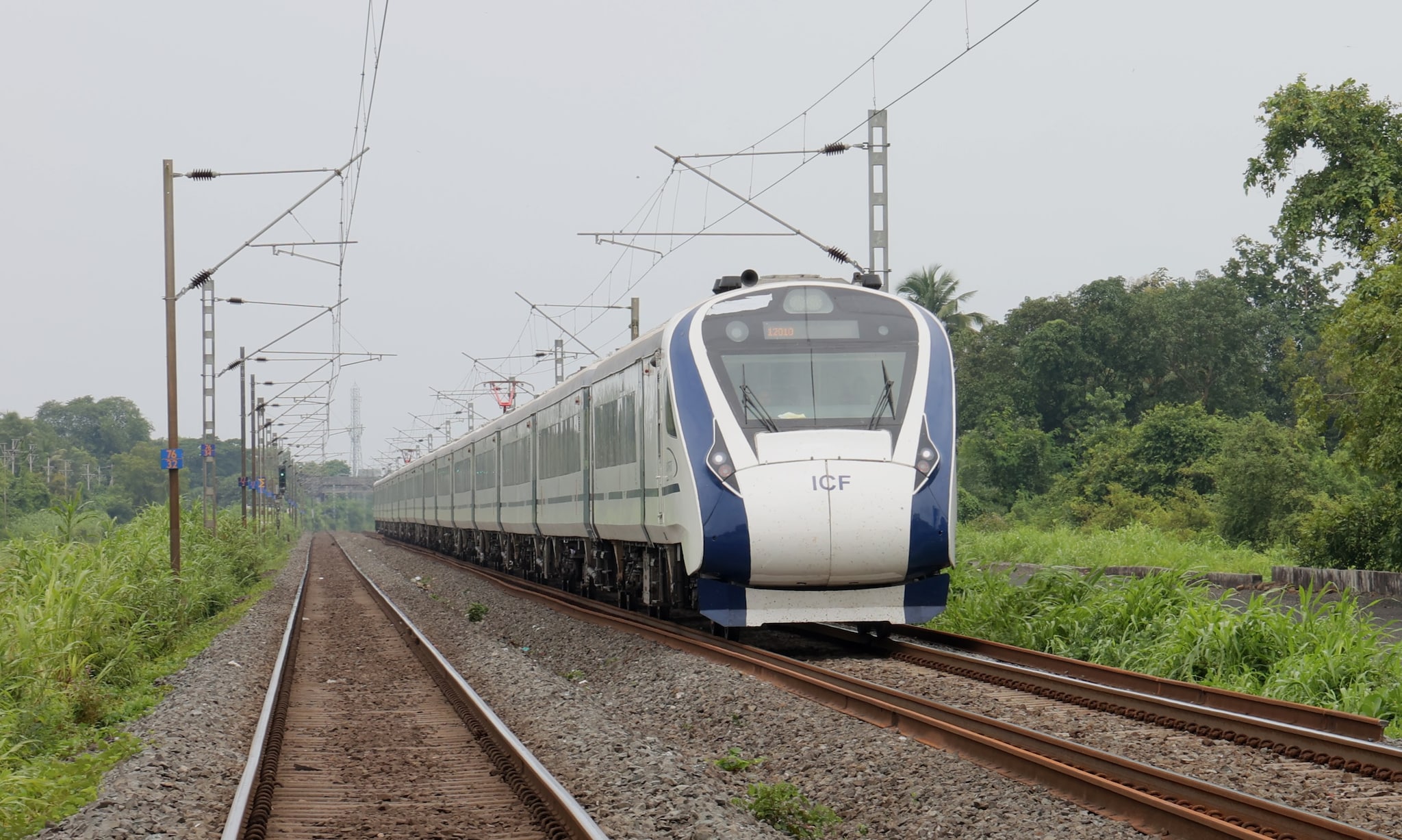 IN PICS: 10 Things To Know About Gandhinagar Capital-Mumbai Central Vande Bharat Express - News18
