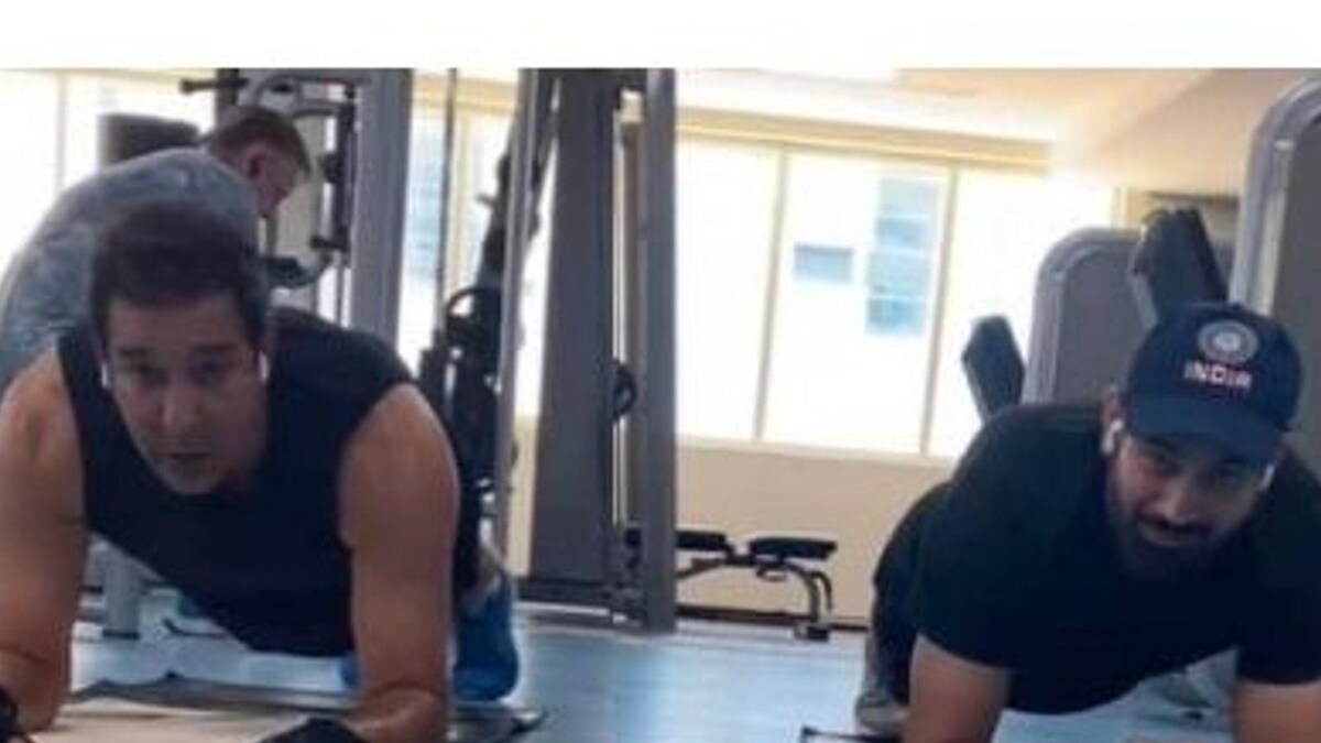 Ind Vs Pak Irfan Pathan Wasim Akram Gear Up In Gym For The Battle On