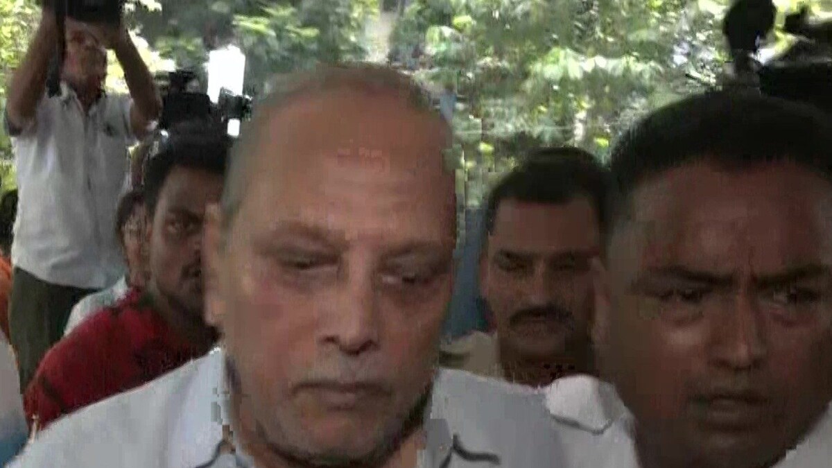 SSC Scam: Ex-Bengal State Board Chief Appears Before CBI Court - News18