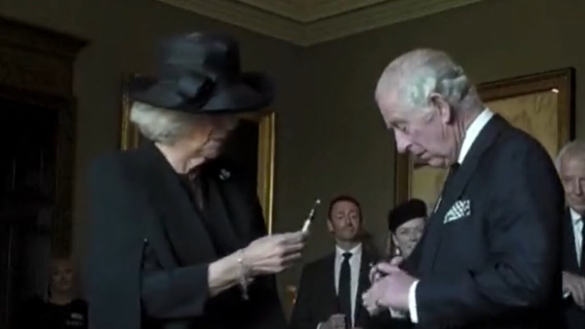 Netizens Not Happy With King Charles III’s 'Manners'. Here's Why - News18