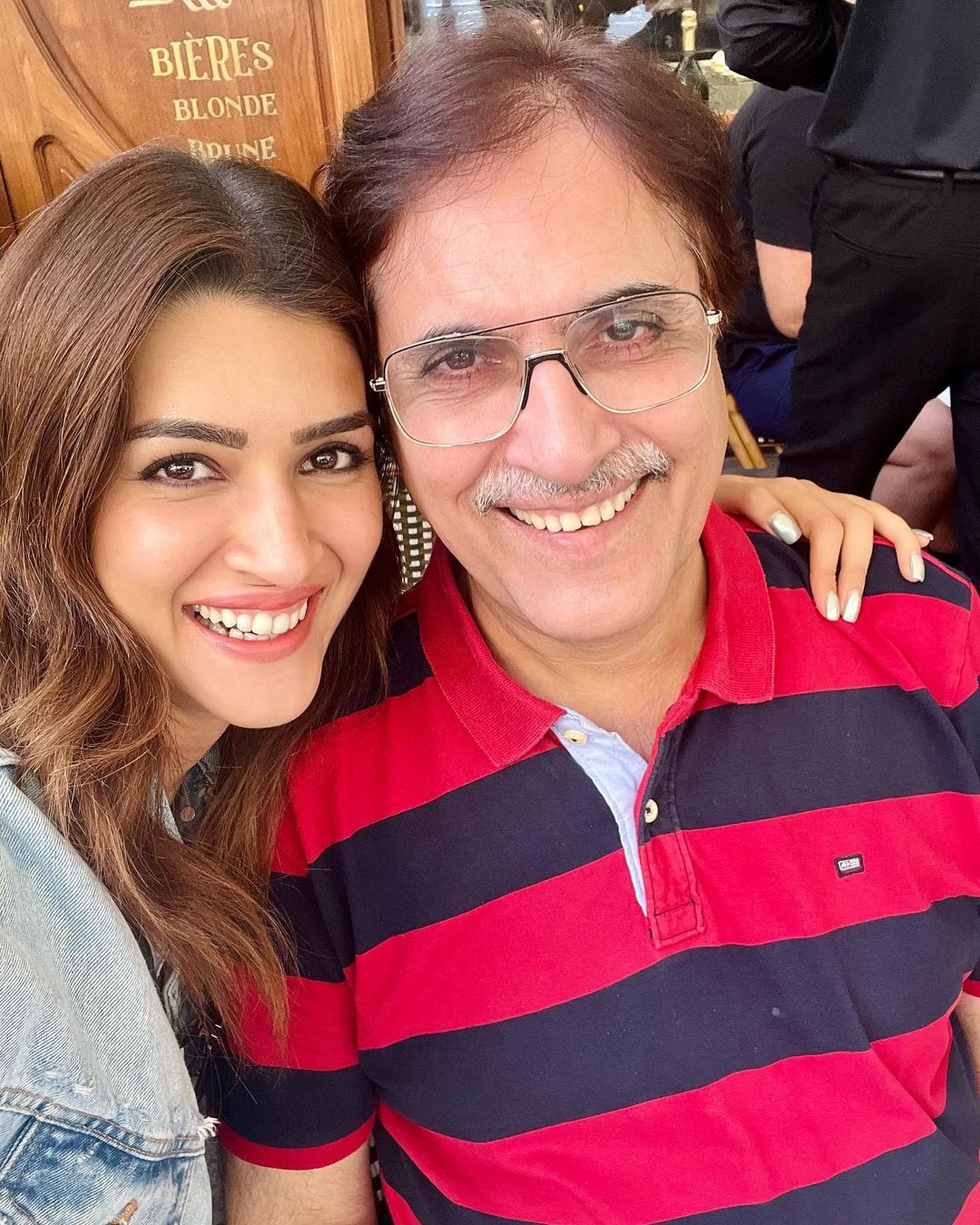 Kriti Sanon Shares Photos From Family Vacation To Paris, Check Out The ...