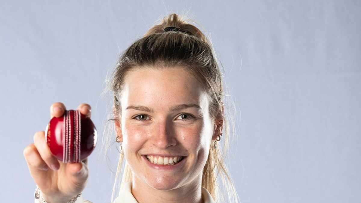 Lauren Bell Called-up to England Women IT20 Squad - News18