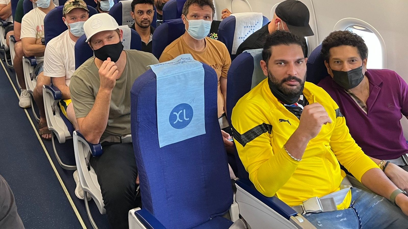 Sachin Tendulkar Shares Incredible Picture of Legends, Asks Fans an ...