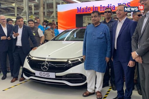 Mercedes-Benz EQS 580 Electric Sedan Launched in India, Gets Highest EV Range of 857 Km