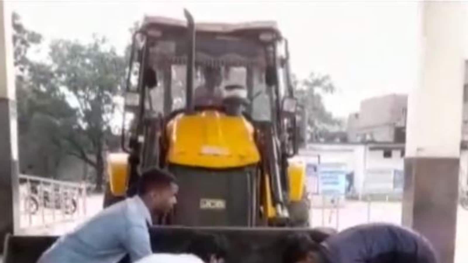 Road Accident Victim in MP Carried to Hospital in JCB Machine After Not ...