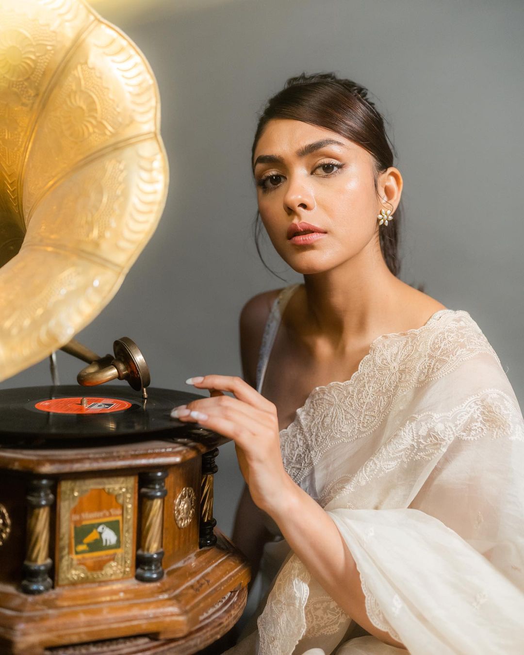 Mrunal Thakur Turns Heads In Silver Bodycon Dress, Check Out The Diva's ...