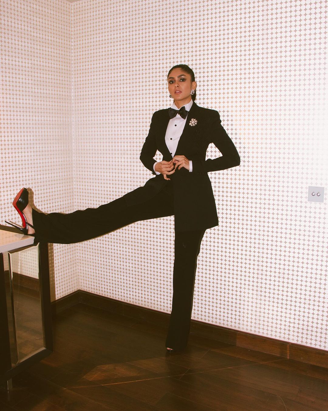 Mrunal Thakur Turns Heads In Silver Bodycon Dress, Check Out The Diva's ...