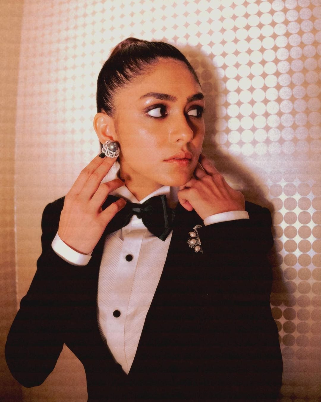 Mrunal Thakur Turns Heads In Silver Bodycon Dress, Check Out The Diva's ...