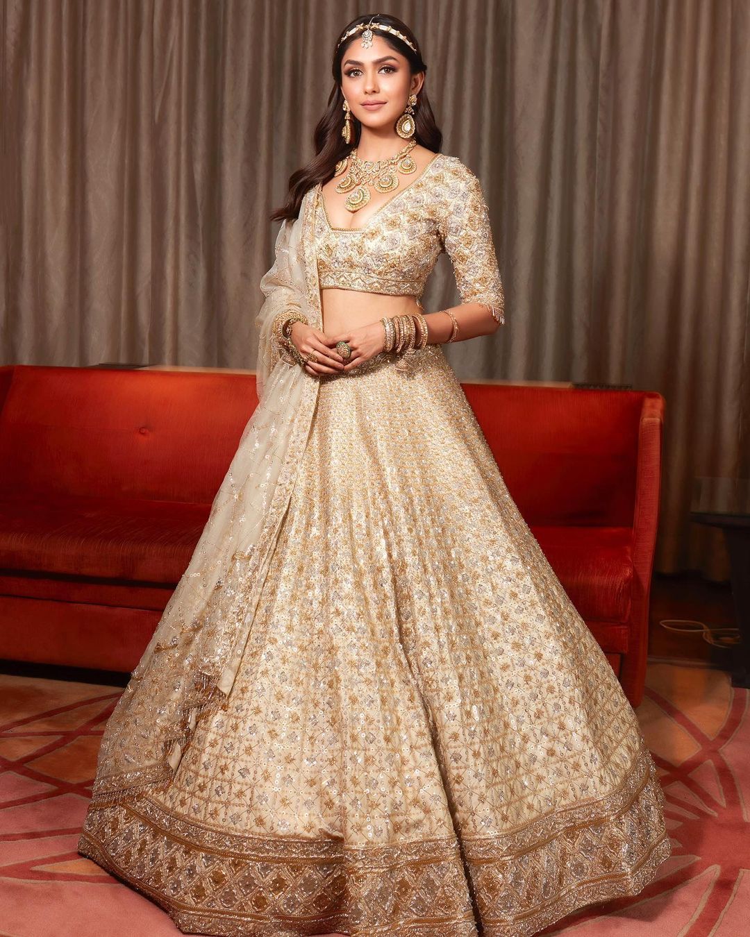 Mrunal Thakur Turns Heads In Silver Bodycon Dress, Check Out The Diva's ...