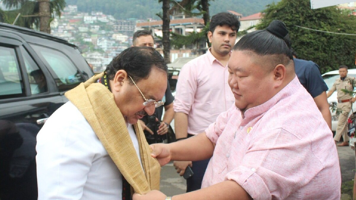 BJP President Nadda Visits Church; Takes Part in Auto-rickshaw Rally in ...