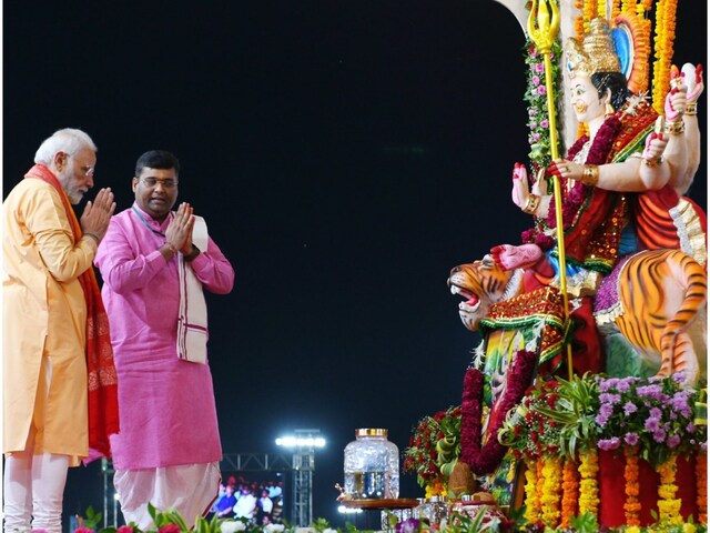 Navratri 2022 Pm Modi Seeks Goddess Maa Skandamata Blessings On Fifth