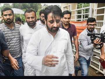 Amanatullah Khan Aide Arrested Under Arms Act: Delhi Police - News18