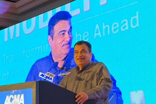 Nitin Gadkari Urges Automakers to Adopt Global Safety Norms for Cars in India - News18