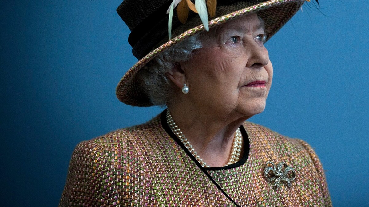 Did You Know, Queen Elizabeth II Had a Special Phone For Two People ...