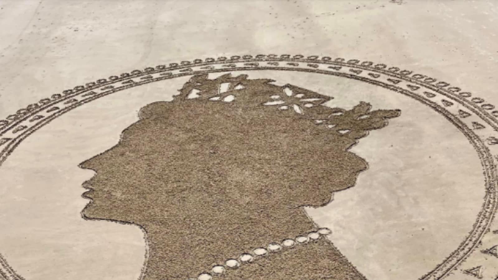 Heartwarming Tribute! Australian Artist Creates A Sand Engraving of ...