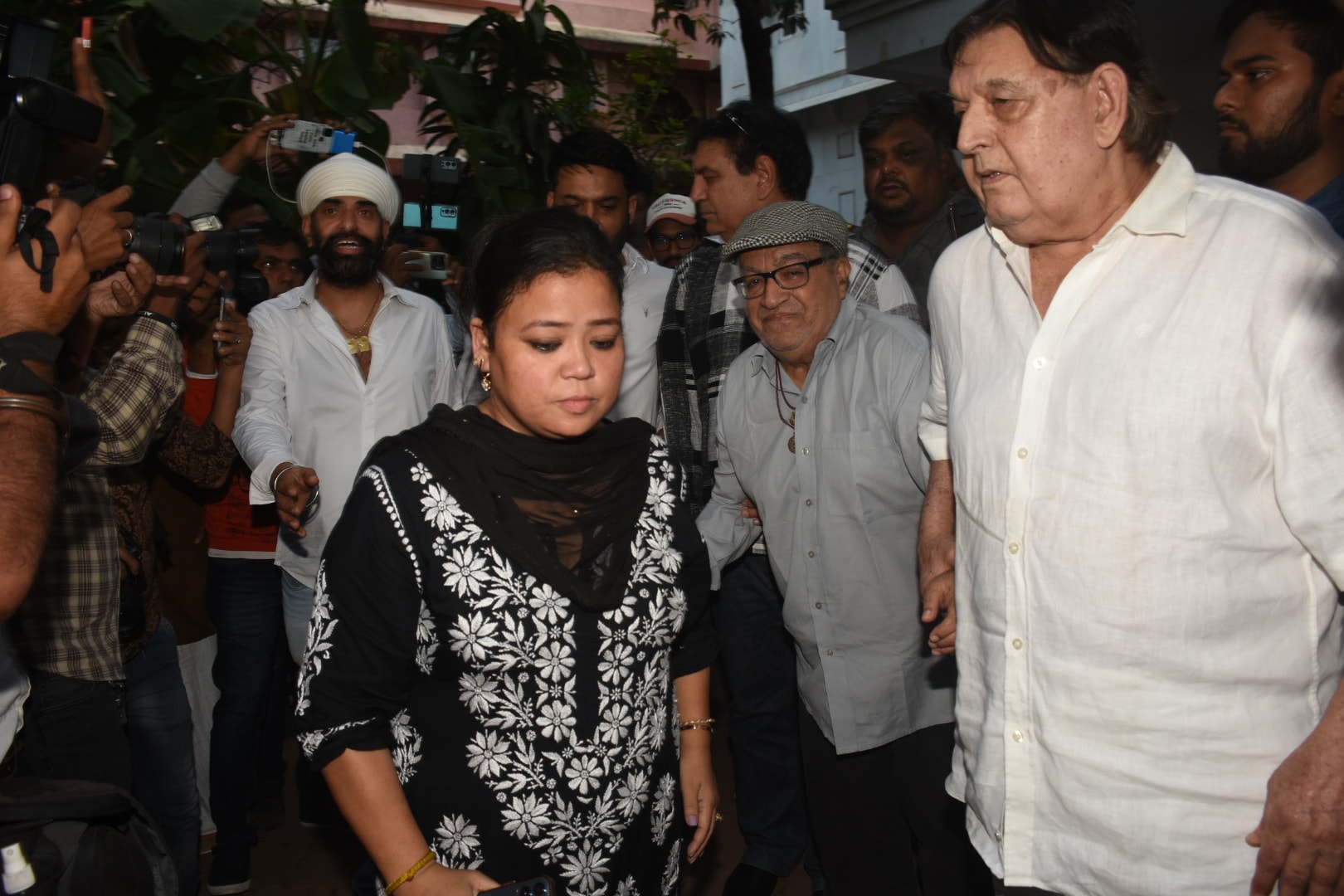 Raju Srivastav Prayer Meet: Late Comedian's Family Joined By Kapil ...