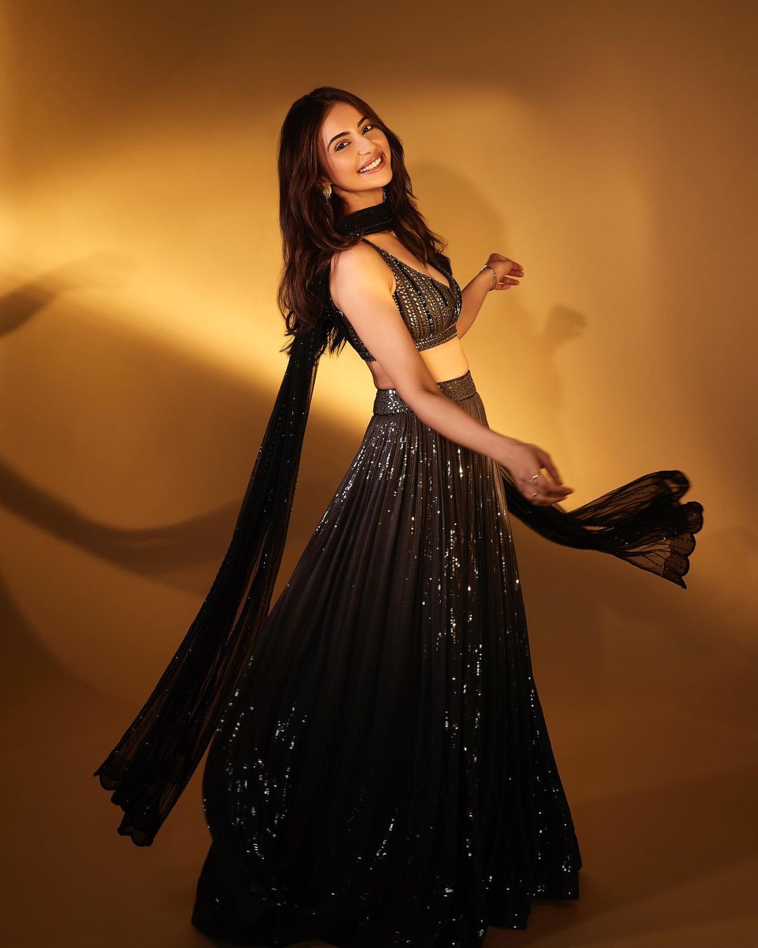 Rakul Preet Singh Looks Ravishing In Black Shimmery Lehenga, Check Out ...