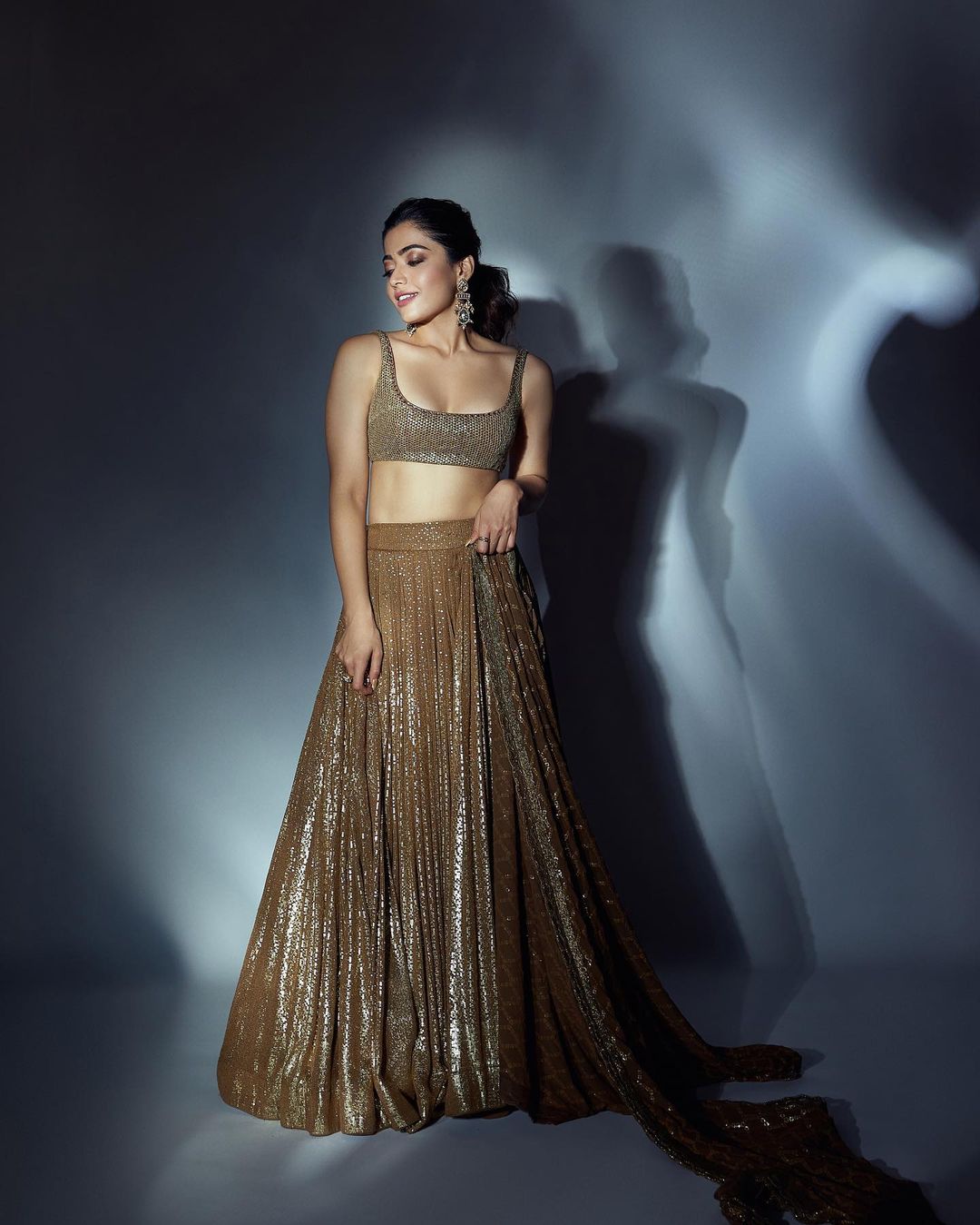 Rashmika Mandanna Makes Jaws Drop In Golden Shimmery Lehenga, See The ...