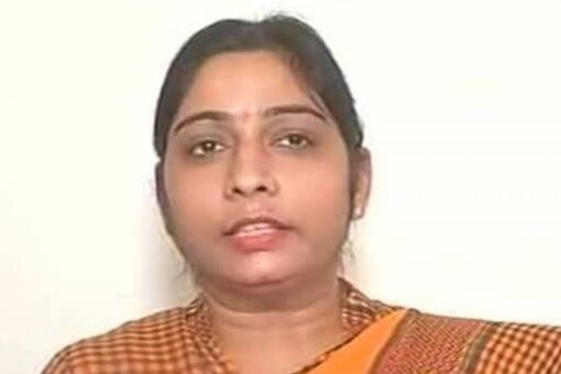 Bjp Mp Sanghamitra Supports Father Swami Prasad Maurya Calls For