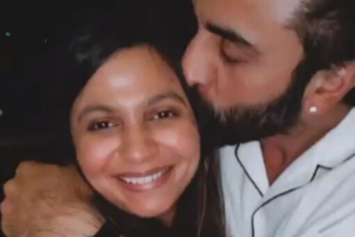 Birthday Boy Ranbir Kapoor Hugs, Kisses Shaheen Bhatt in Candid Pic ...
