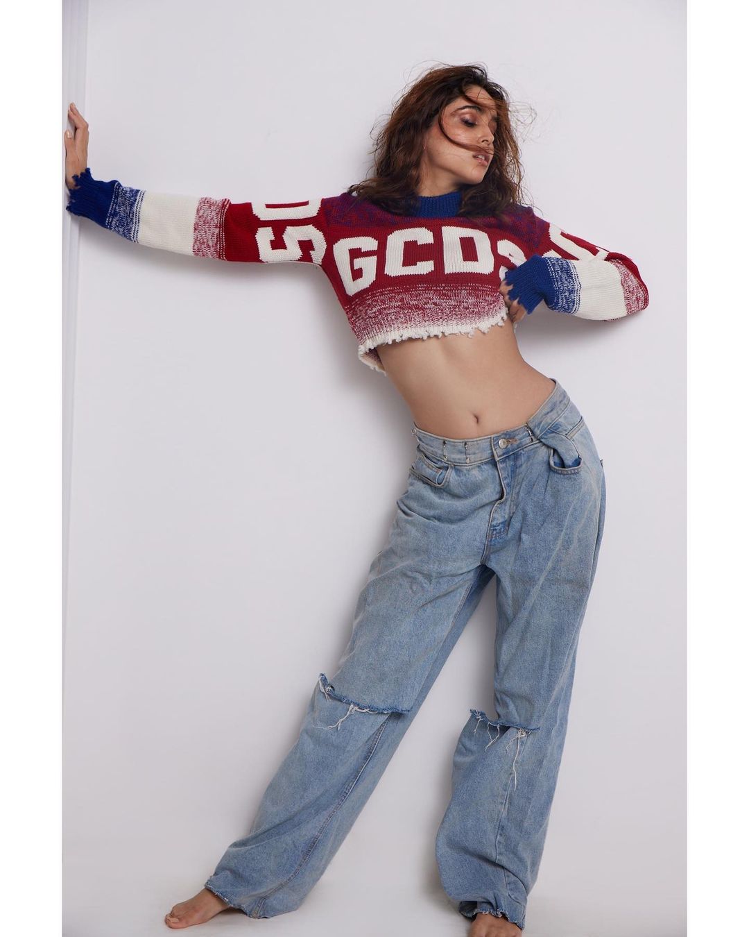 Sharvari Wagh Turns Up The Heat In Knitwear Crop Top And Denims, Check ...