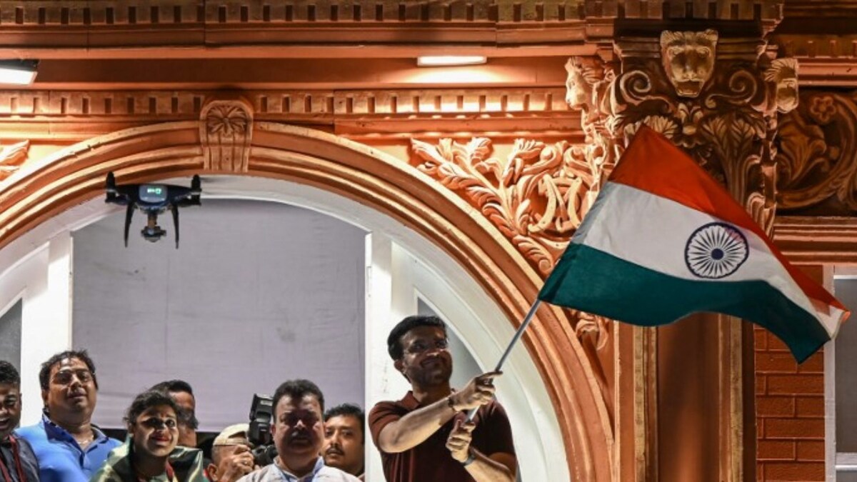 Lord's Balcony in Kolkata? Sourav Ganguly Inaugurates Durga Puja Pandal ...