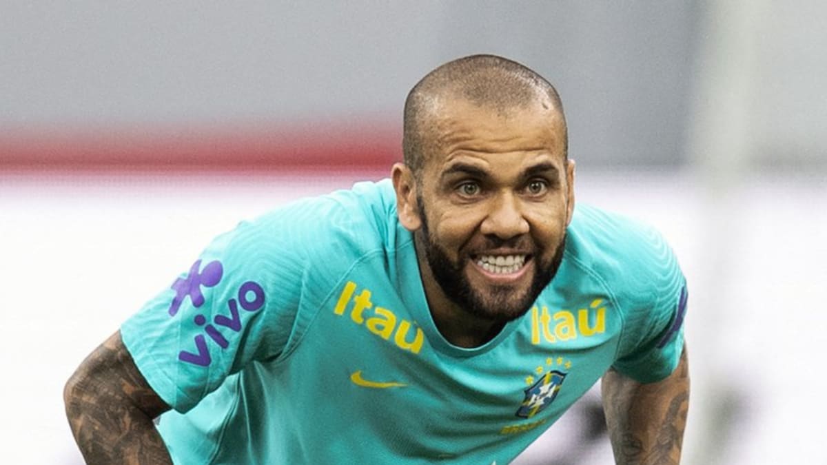 Brazil Defender Dani Alves Plays Down FIFA World Cup Injury Fears - News18
