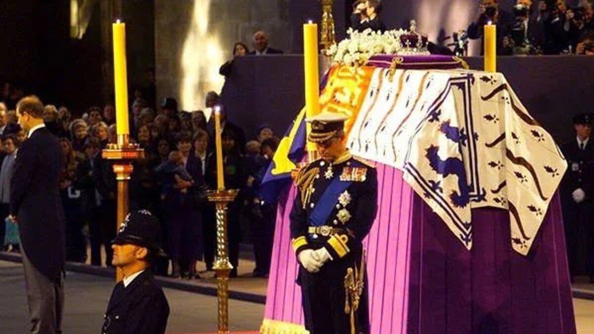 Queen Elizabeth II’s Lying-in-State in London: What Is it? How Long ...