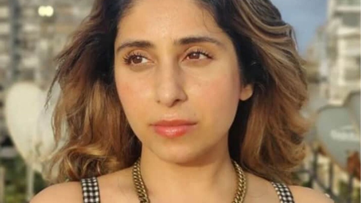 Singer Neha Bhasin’s Golden-chained Dress Makes Netizens Compare her to ...