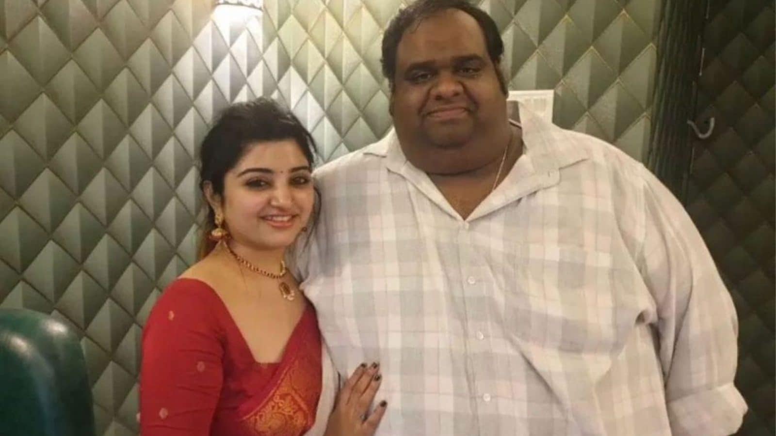 Did Producer Ravindar Chandrasekaran Shower Gifts on Bride Mahalakshmi ...