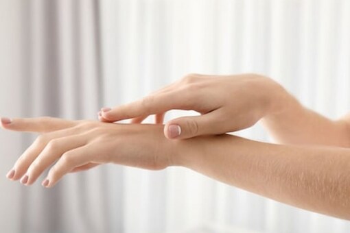 Are You Worried About Your Dry And Cracked Hands? Try These Home ...