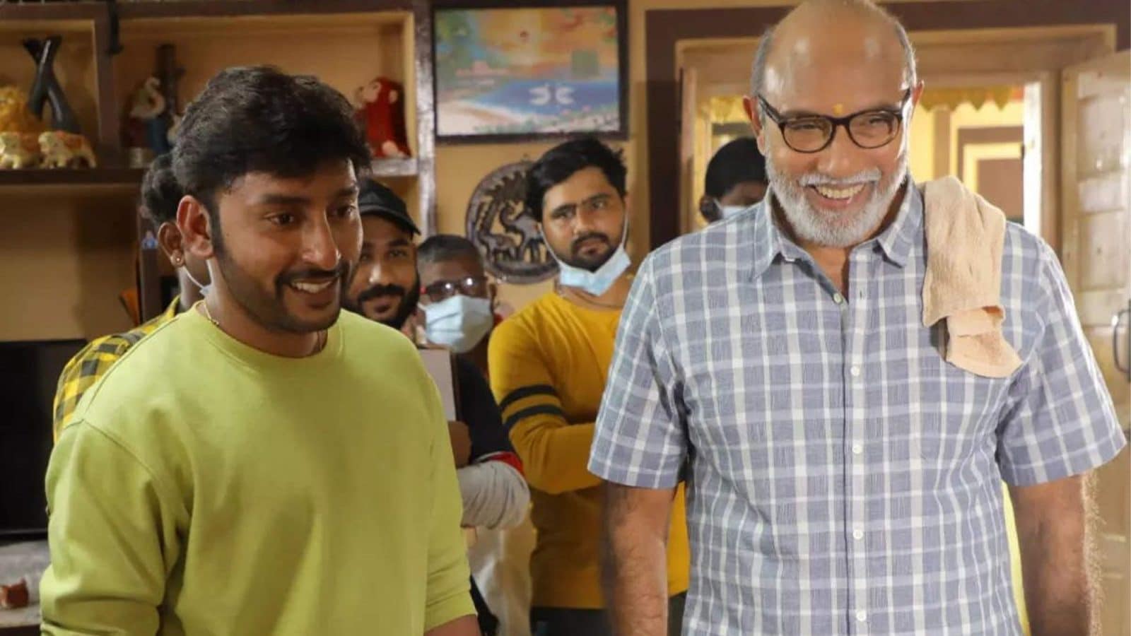 RJ Balaji Starrer Singapore Saloon’s Shooting Commences With Muhurat ...